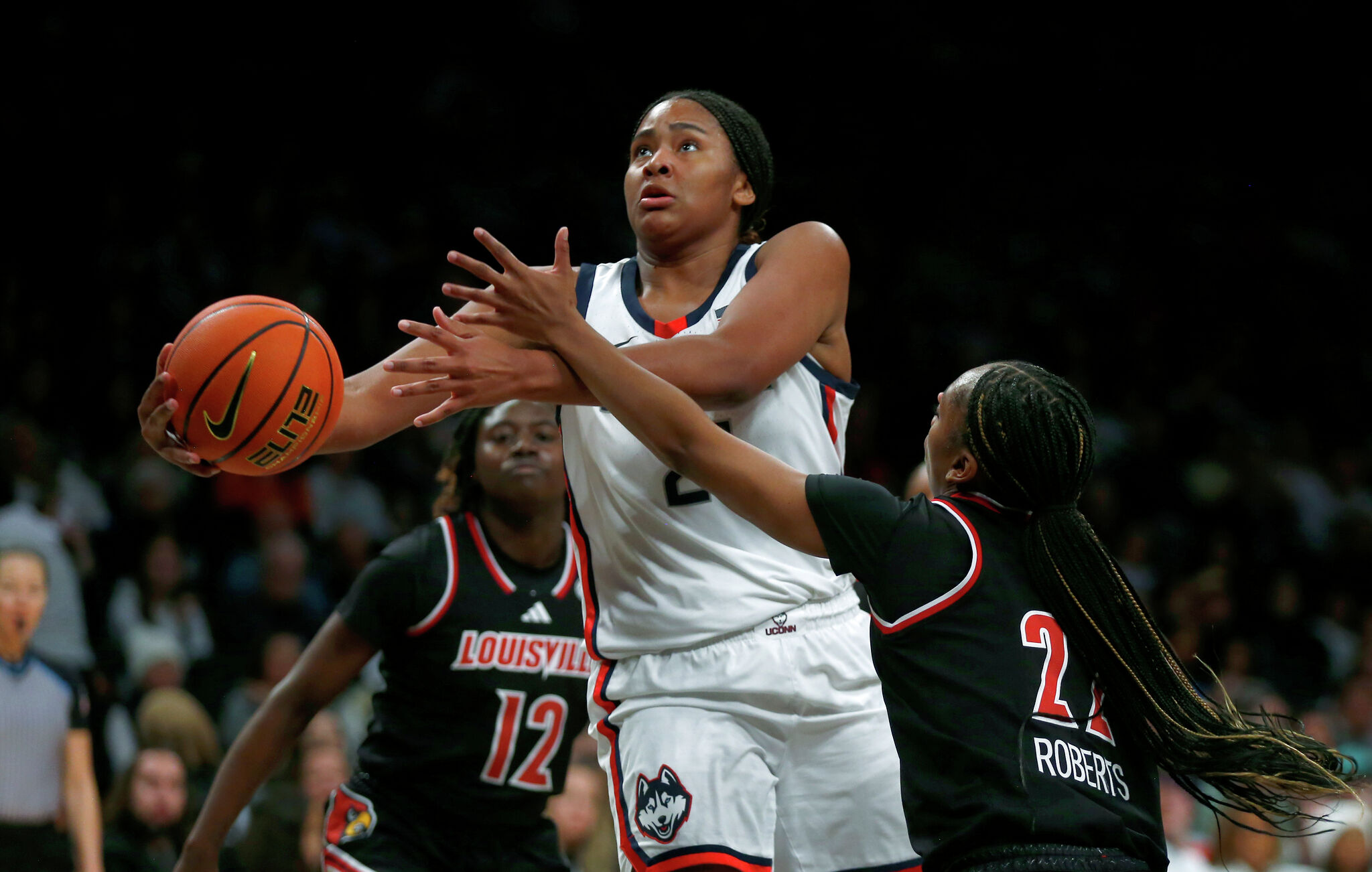 Sarah Strong leads UConn women's basketball over Louisville