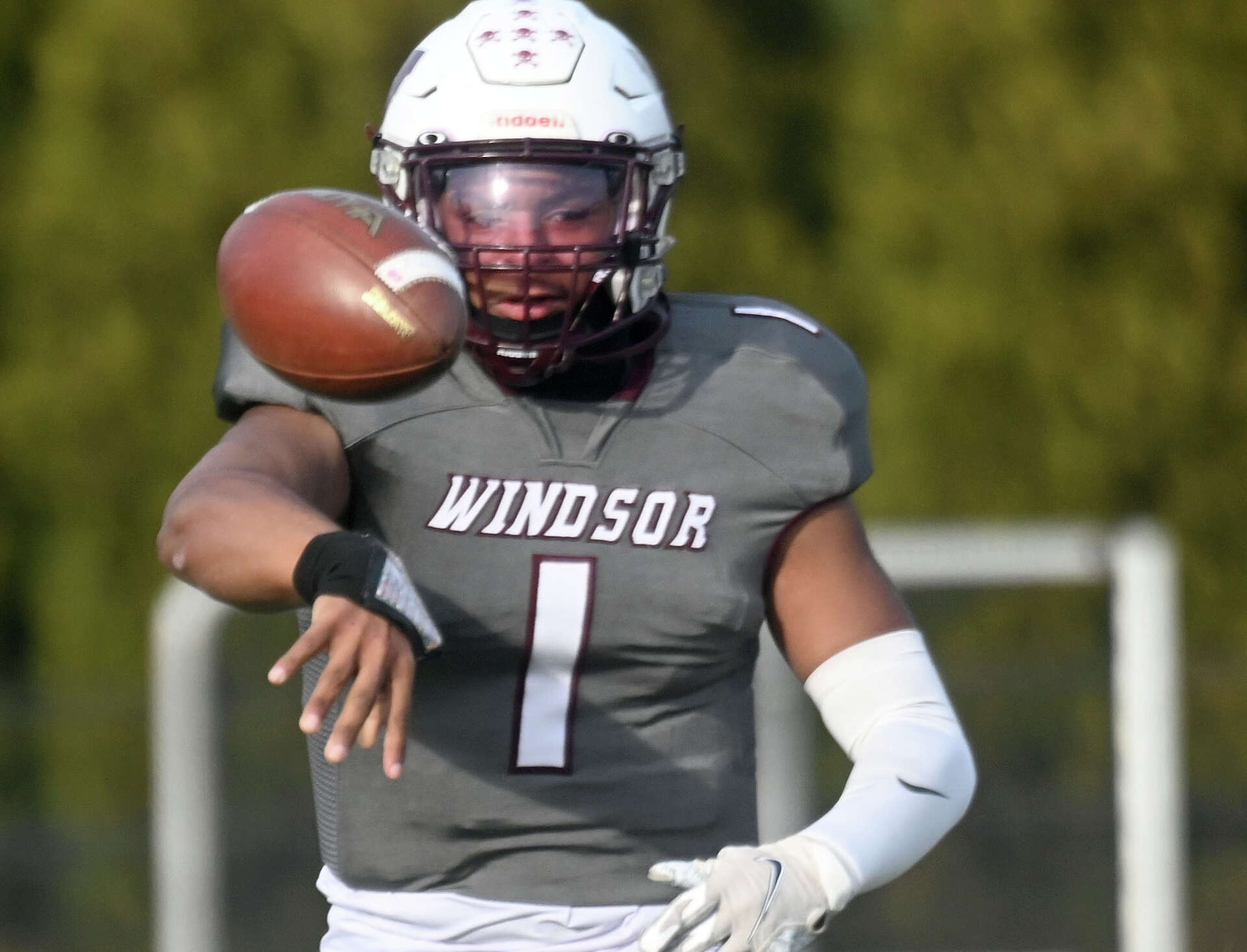 Windsor routs Newington to earn spot in Class MM state title game