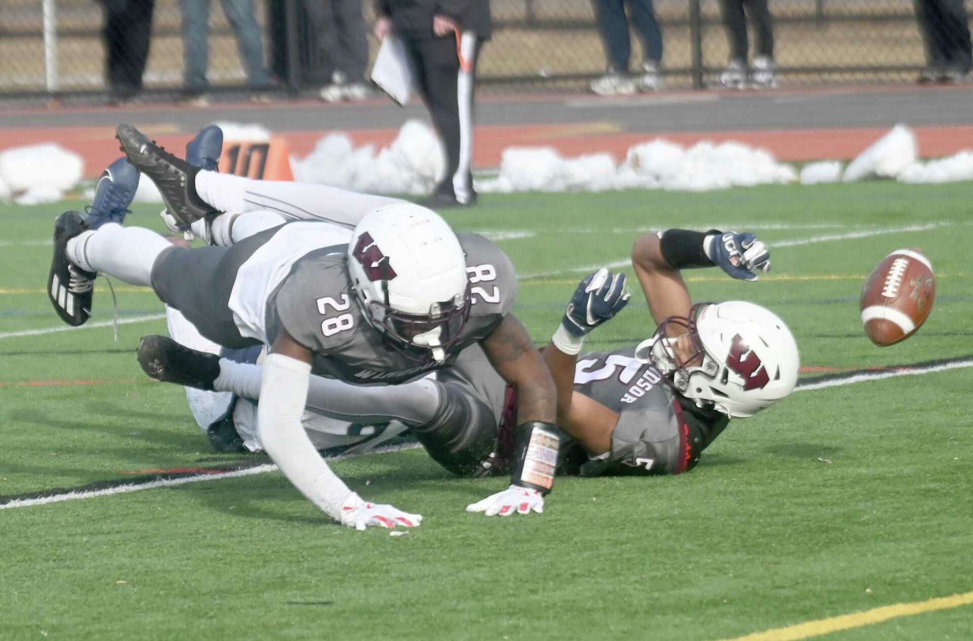 Windsor routs Newington to earn spot in Class MM state title game
