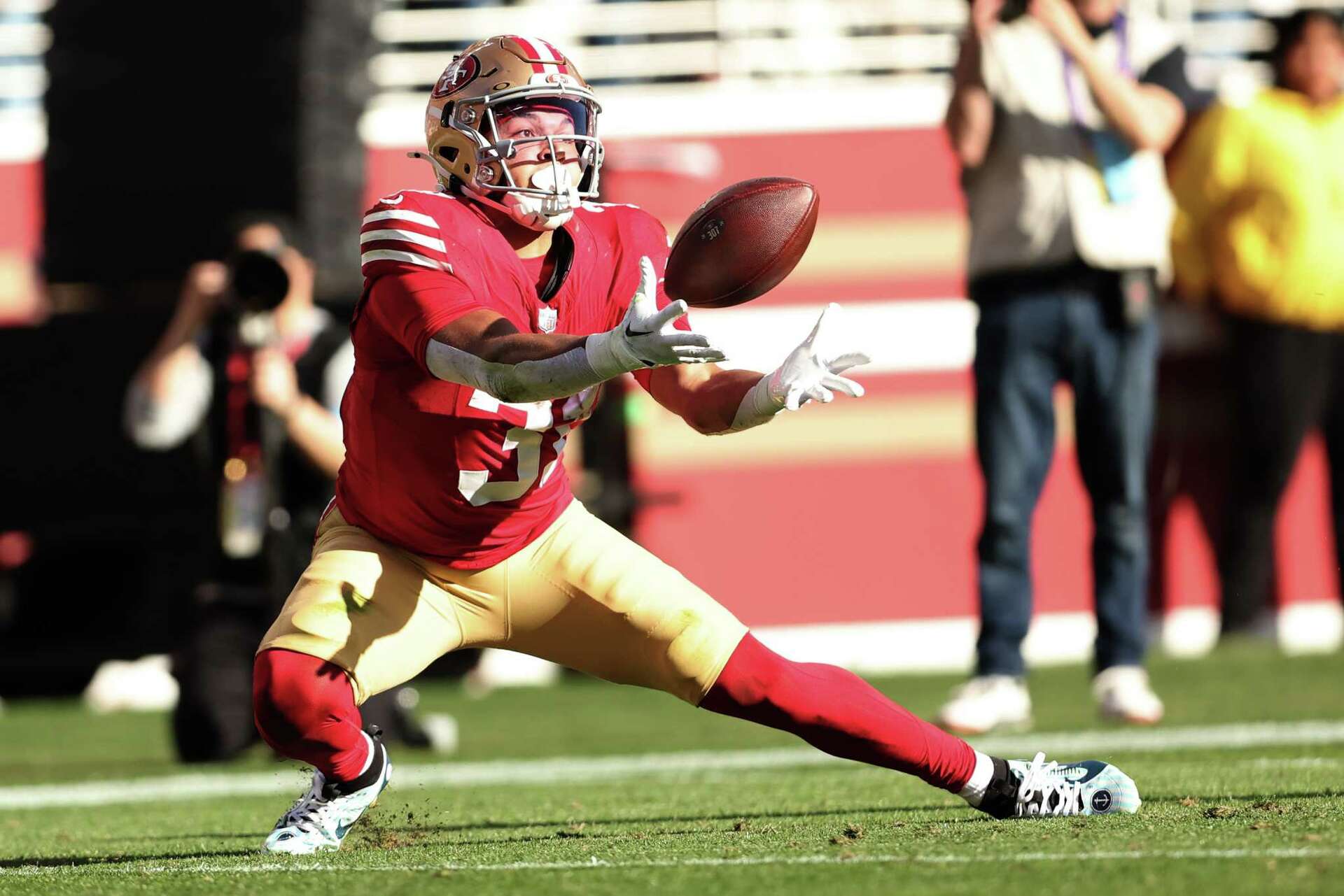 Isaac Guerendo had the 49ers RB experience: He produced, then got hurt