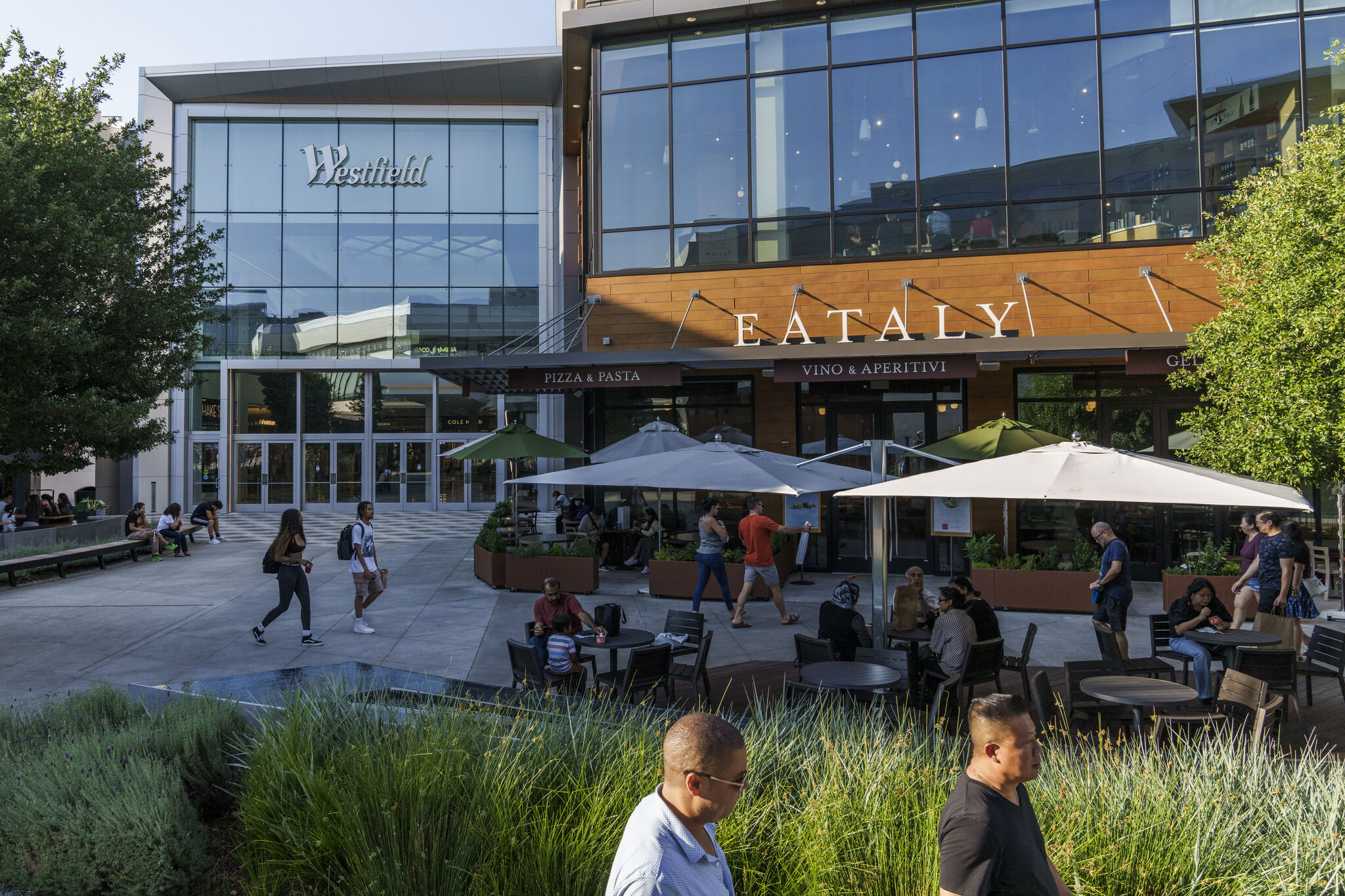Westfield Valley Fair mall evacuated after 2 wounded in Black Friday ...