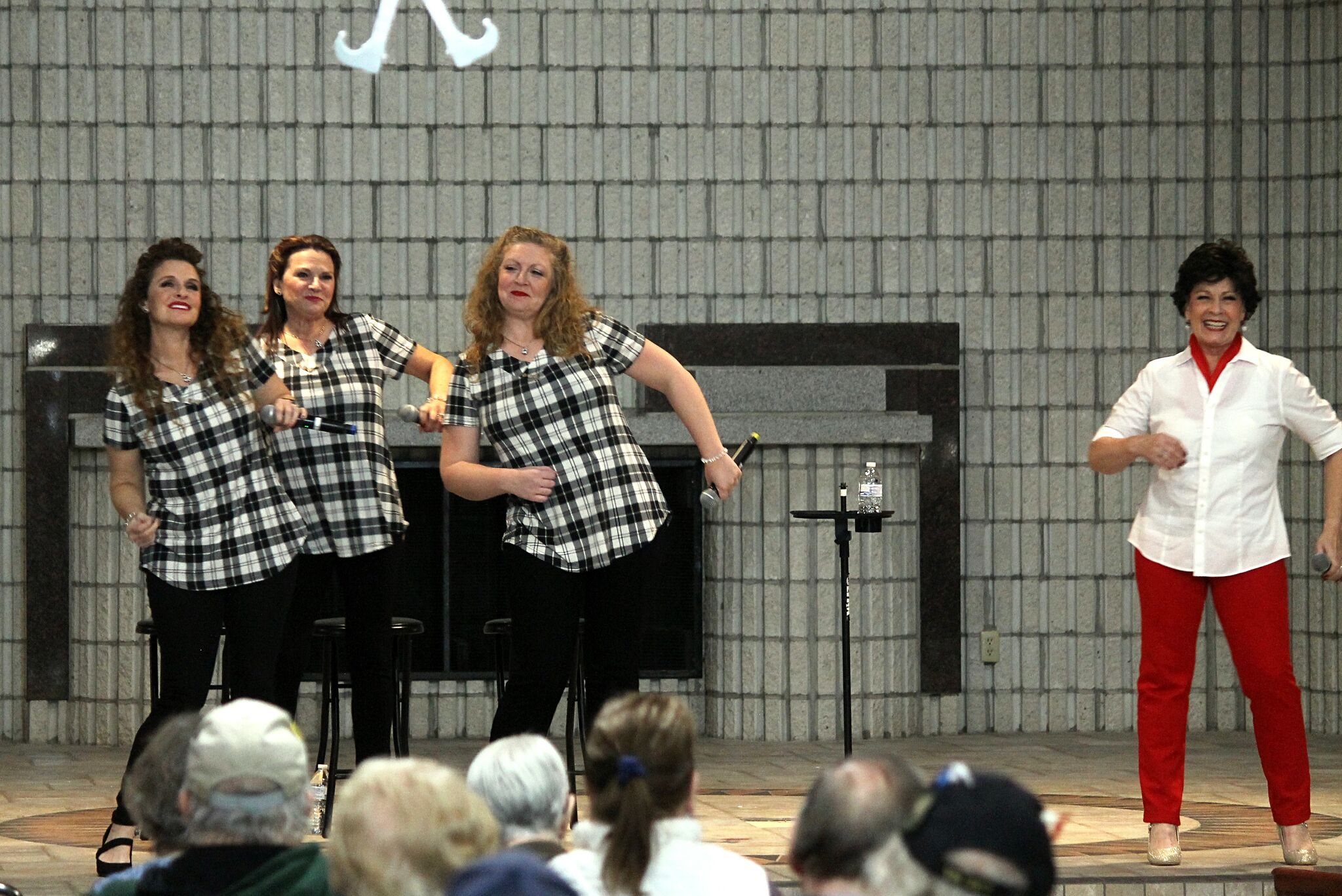 Patsy Cline tribute show held at Manistee senior center