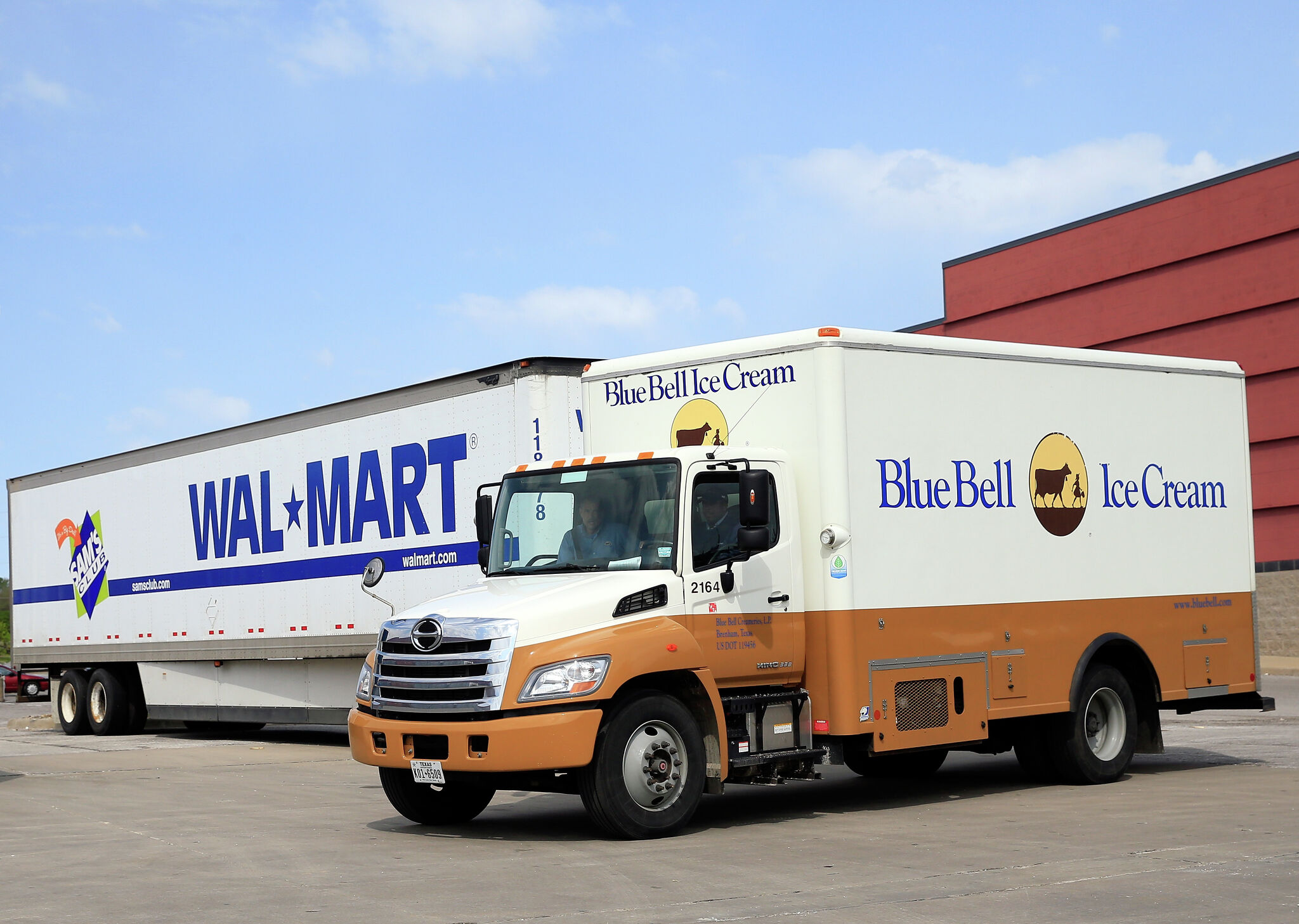 Blue Bell promotes nationwide ice cream shipping this holiday season