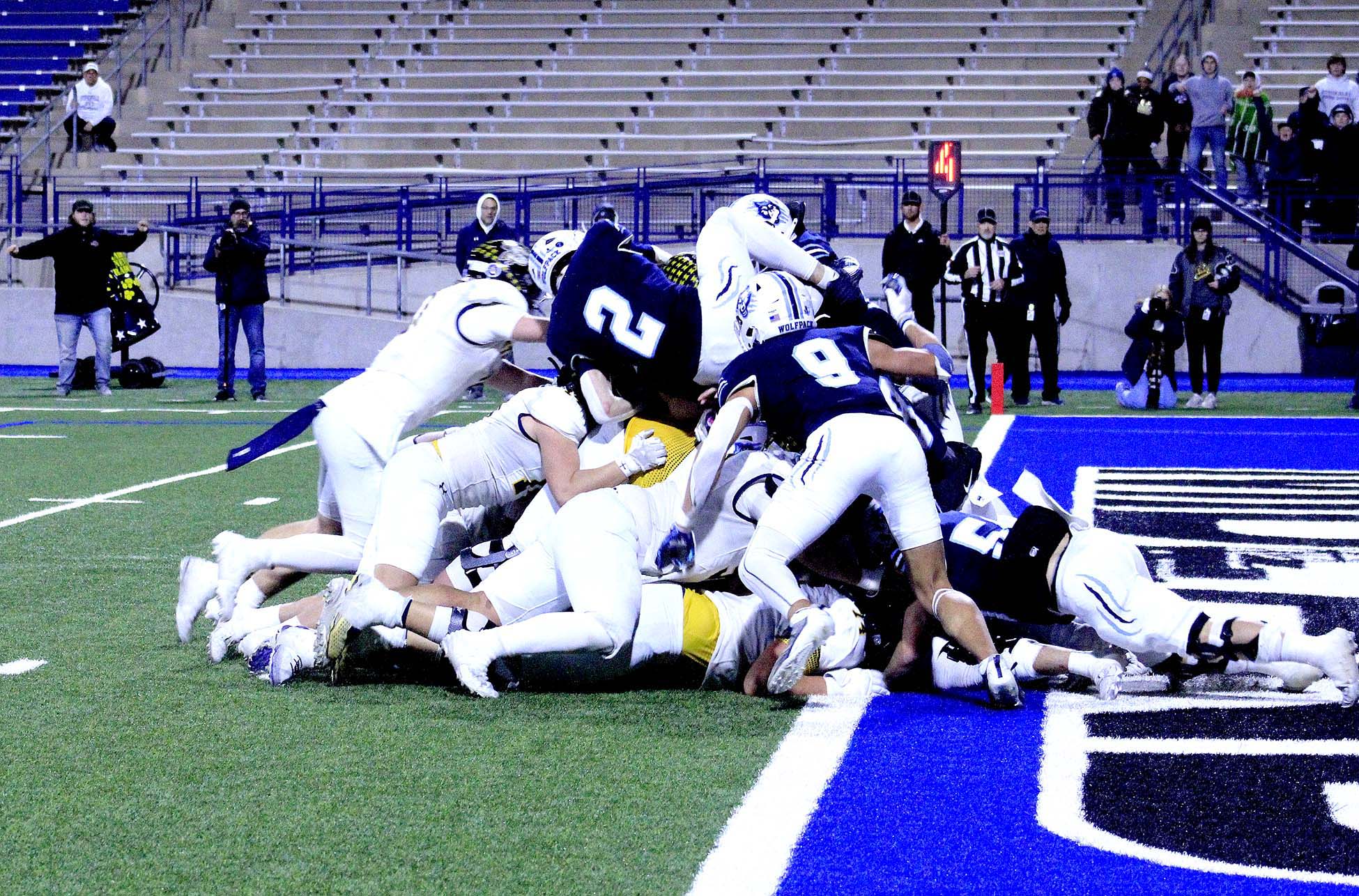 West Plains stops Stephenville on the goal line to win regional title.