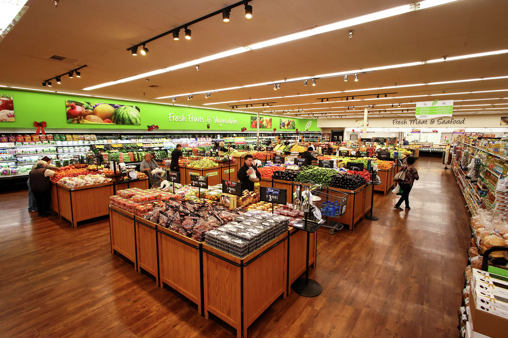 Vons vs. Jons: An eternal Los Angeles grocery store debate