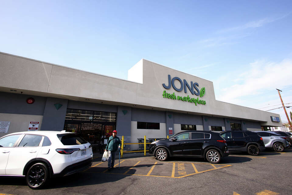 Vons vs. Jons: An eternal Los Angeles grocery store debate