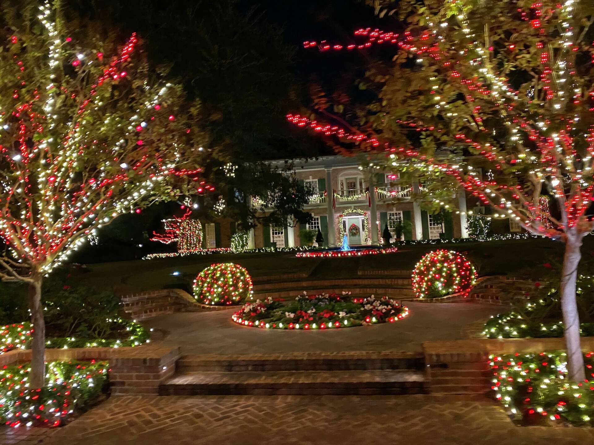 What to know about the River Oaks Christmas light tradition