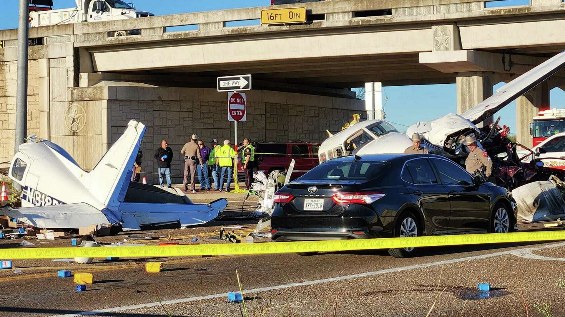 Plane crashes into three cars in a Texas intersection, scattering ...