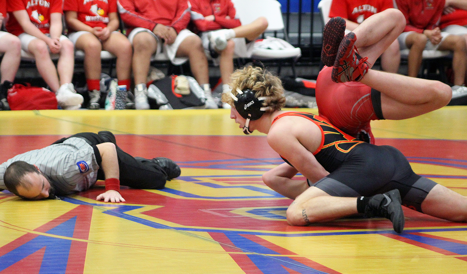 Roxana Shells top Alton Redbirds in wrestling dual