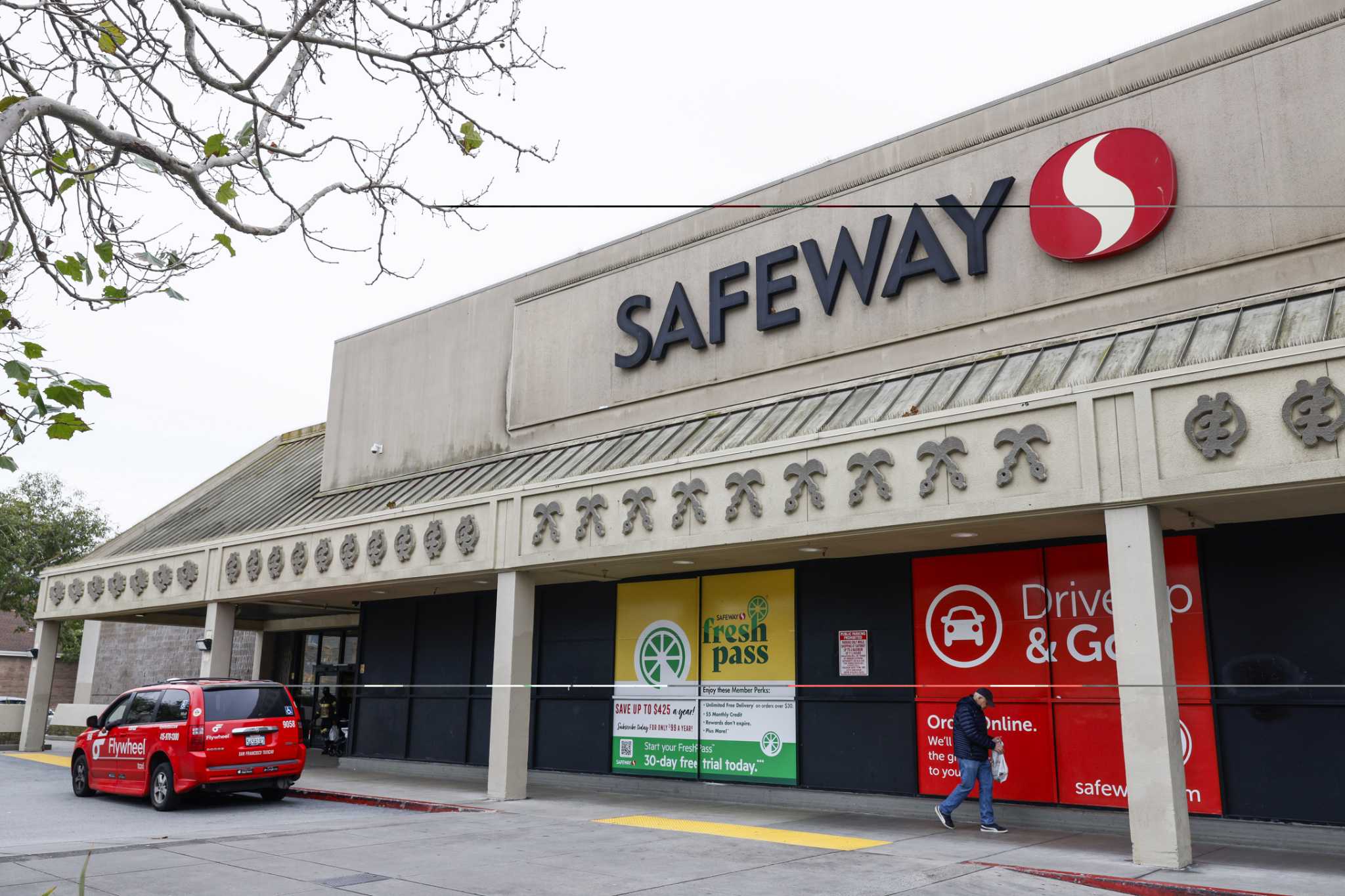 Safeway to reassign 112 workers as San Francisco store closes