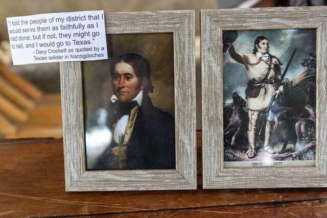 David Crockett biography examines story behind the American folk hero