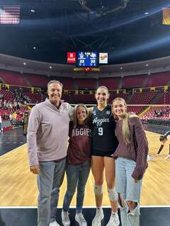 NCAA volleyball: Logan Lednicky leads Aggies into Sweet 16