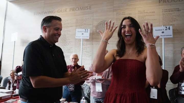 NCAA volleyball: Logan Lednicky leads Aggies into Sweet 16