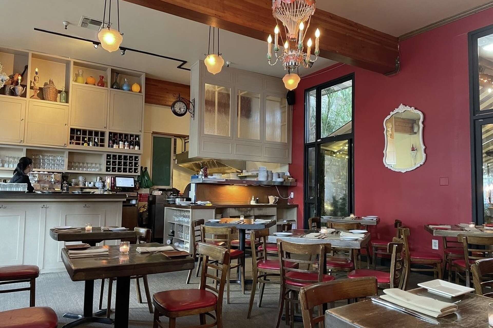 Cozy SF French restaurant closing after three decades