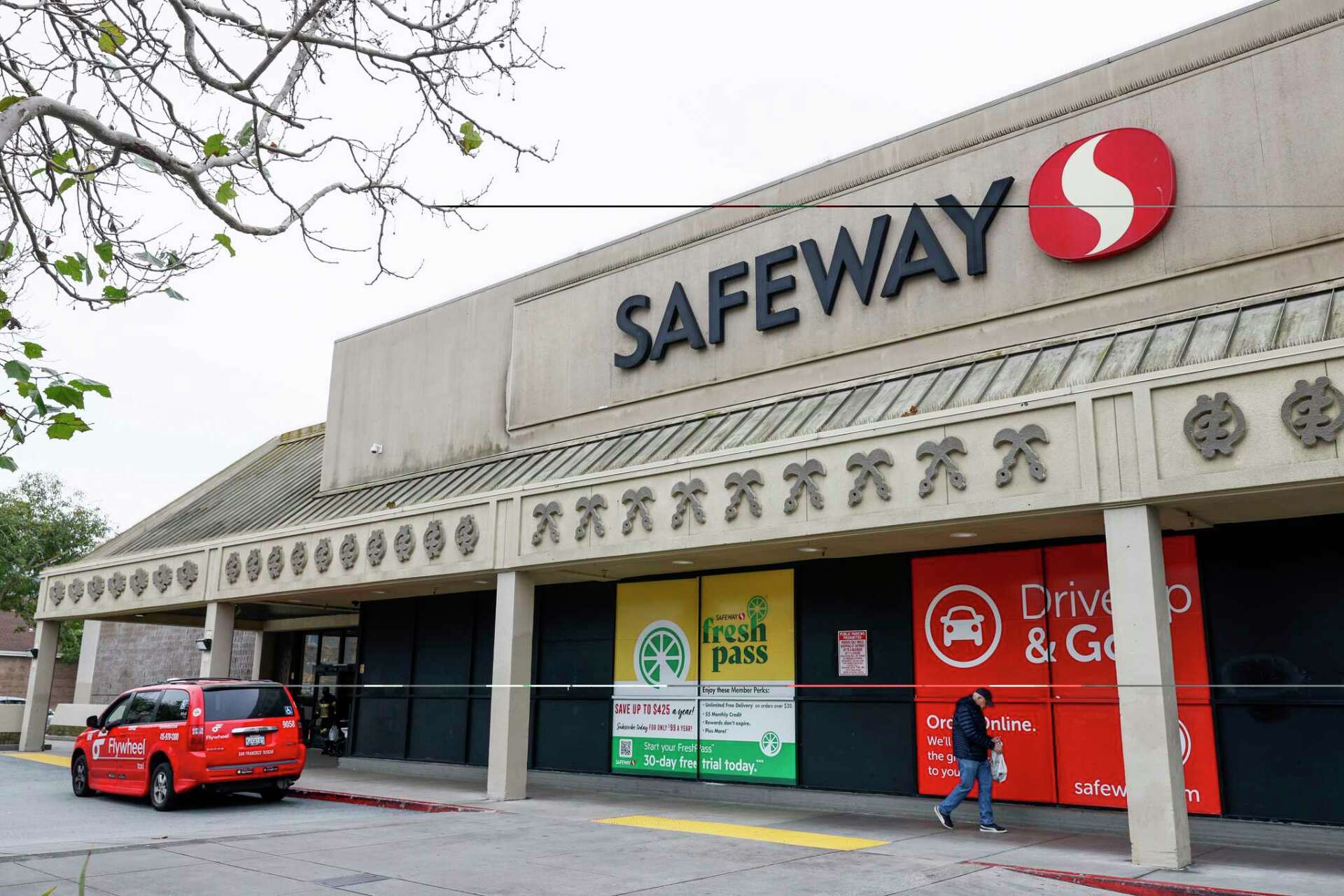 Smart and Final makes bid to move into vacated Safeway in SF
