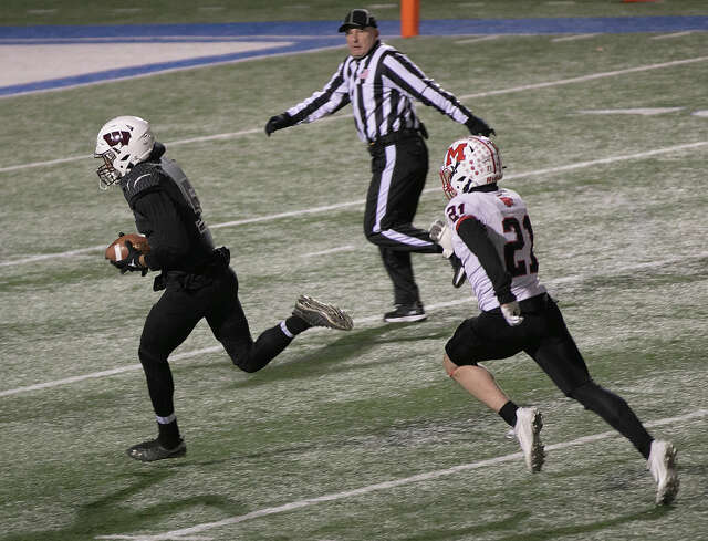 Masuk wins CIAC football championship over Windsor on late field goal