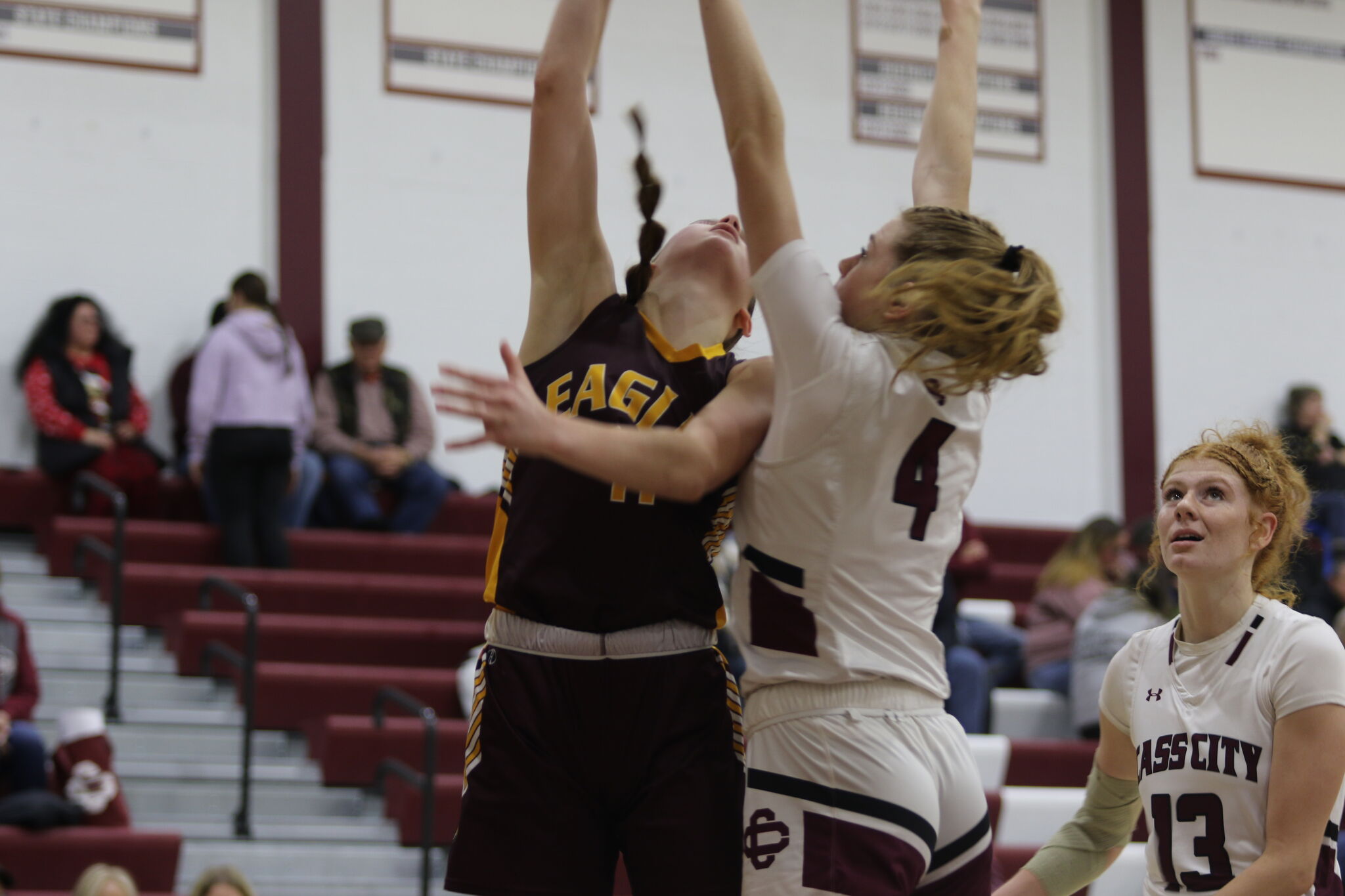 10 Girls basketball defenders to watch for in the Tribune's area