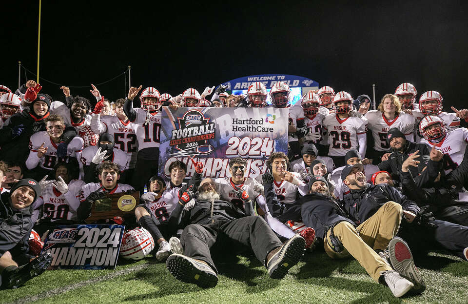 Masuk wins CIAC football championship over Windsor on late field goal