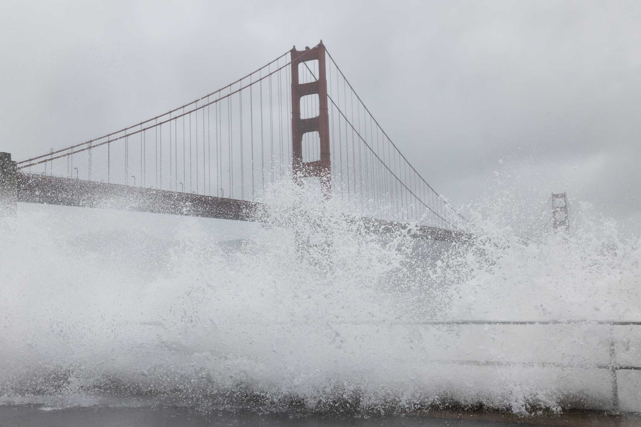Bay Area coast pummeled by big waves; surf warnings in effect
