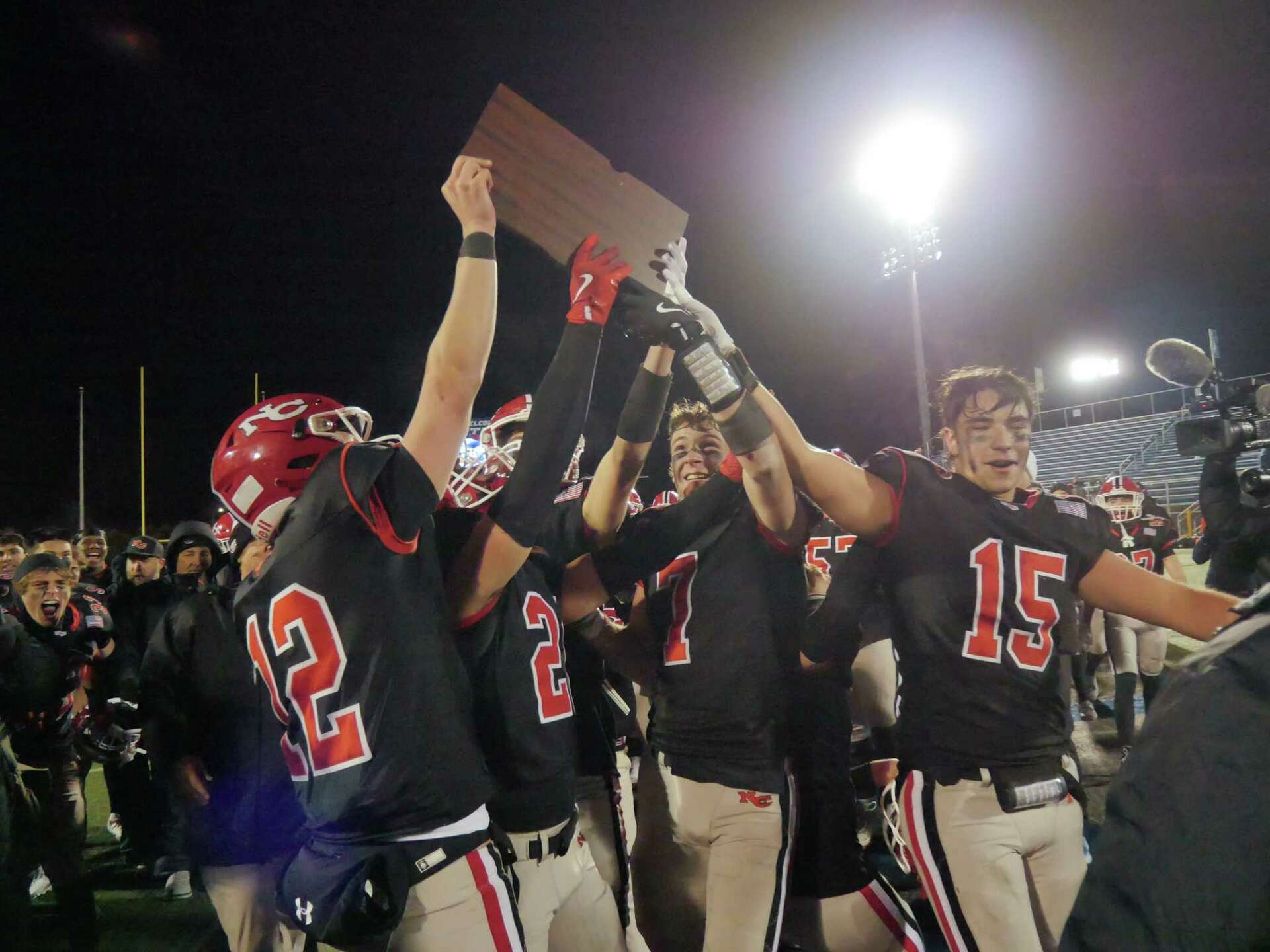 New Canaan holds off Darien for 15th CIAC football championship