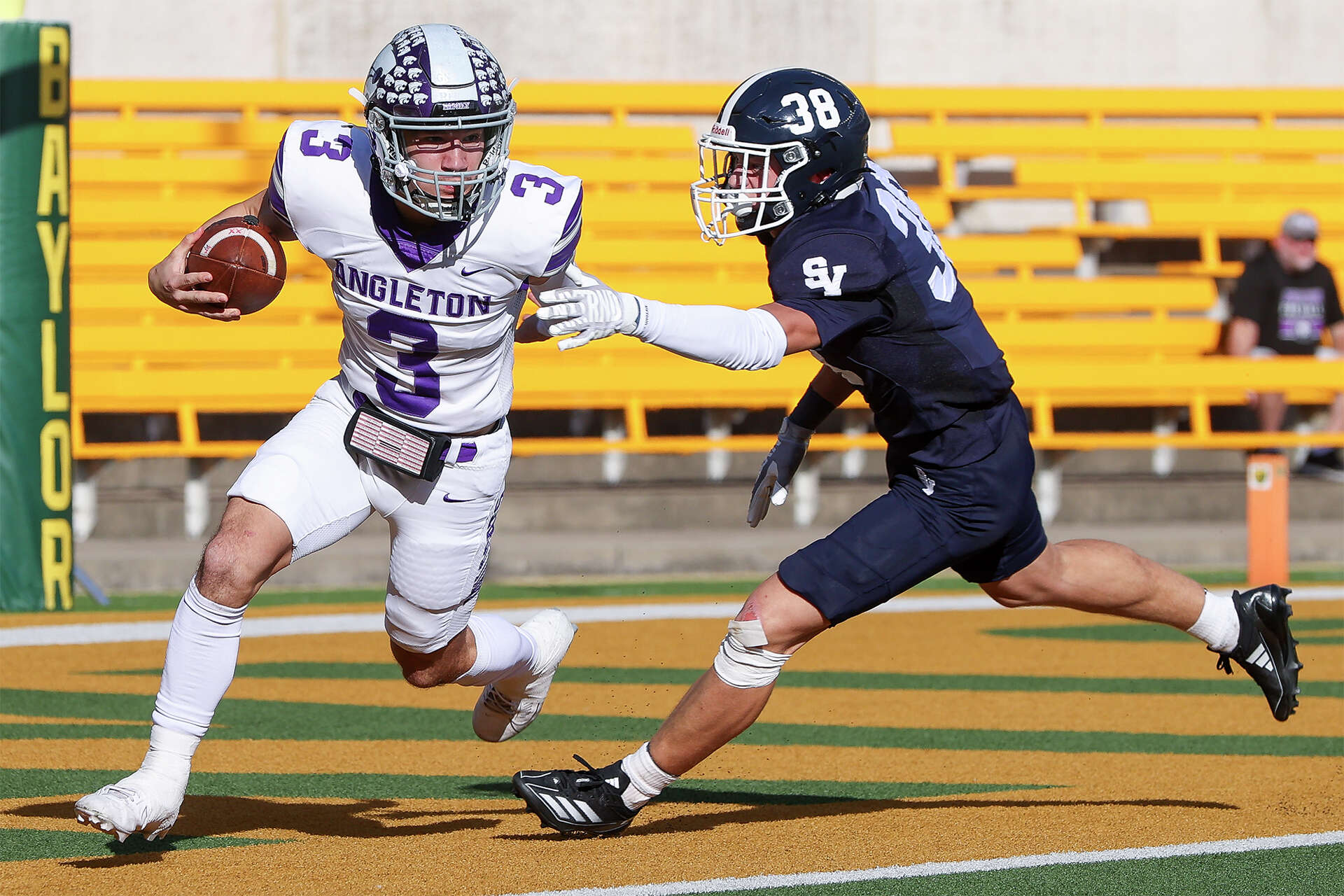 Cade Spradling's TD carries Smithson Valley past Angleton