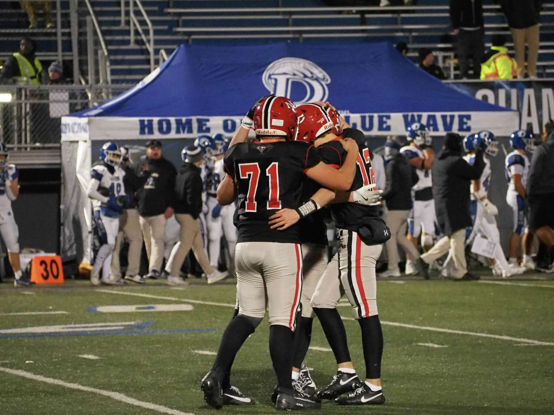 New Canaan holds off Darien for 15th CIAC football championship