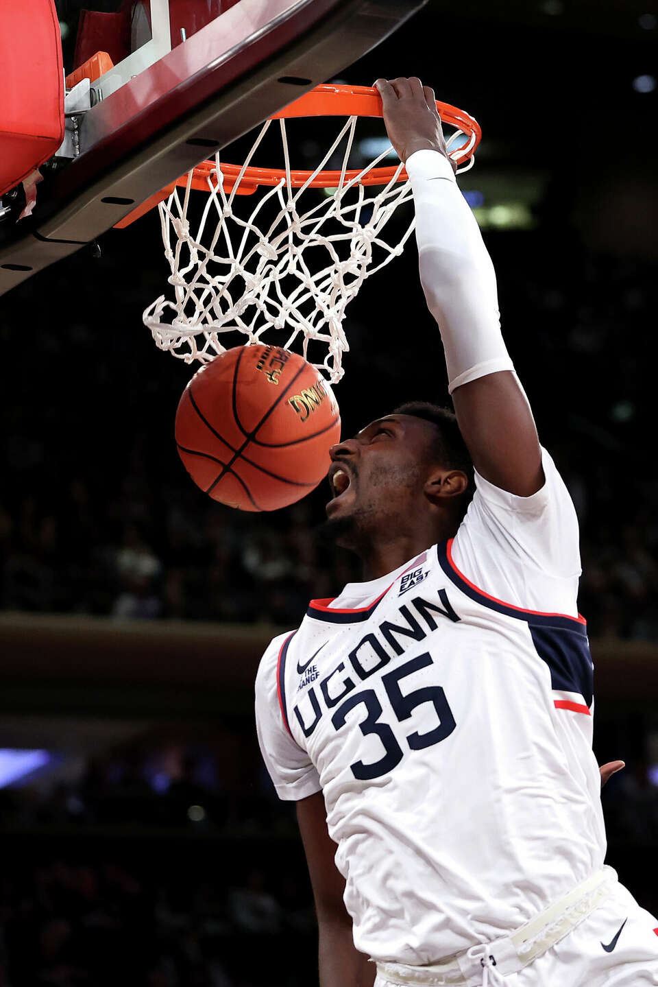 UConn men's basketball's Liam McNeely leads Huskies over Gonzaga