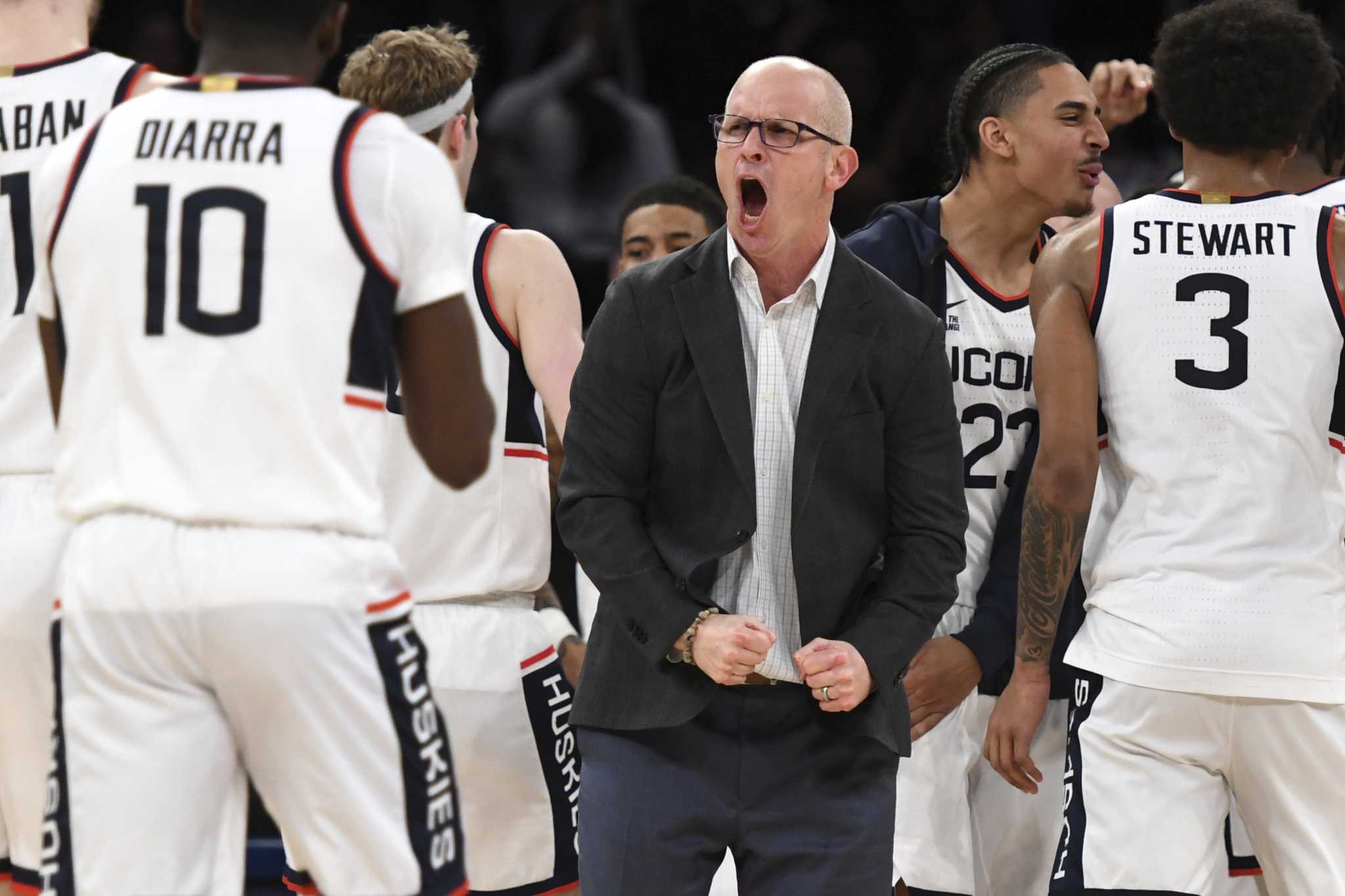 Dan Hurley wins 300th career game with UConn victory over Gonzaga