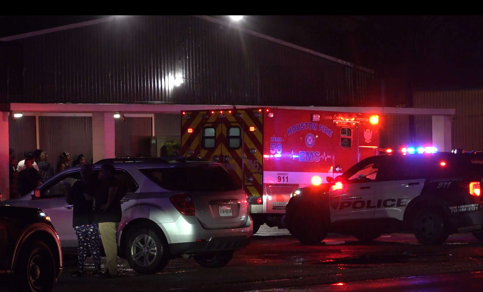 Shooting at makeshift nightclub in NE Houston leaves 2 dead, 3 injured
