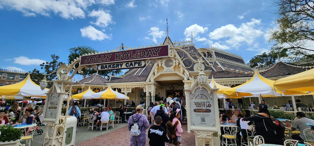 One of Disneyland's most popular restaurants to close for weeks