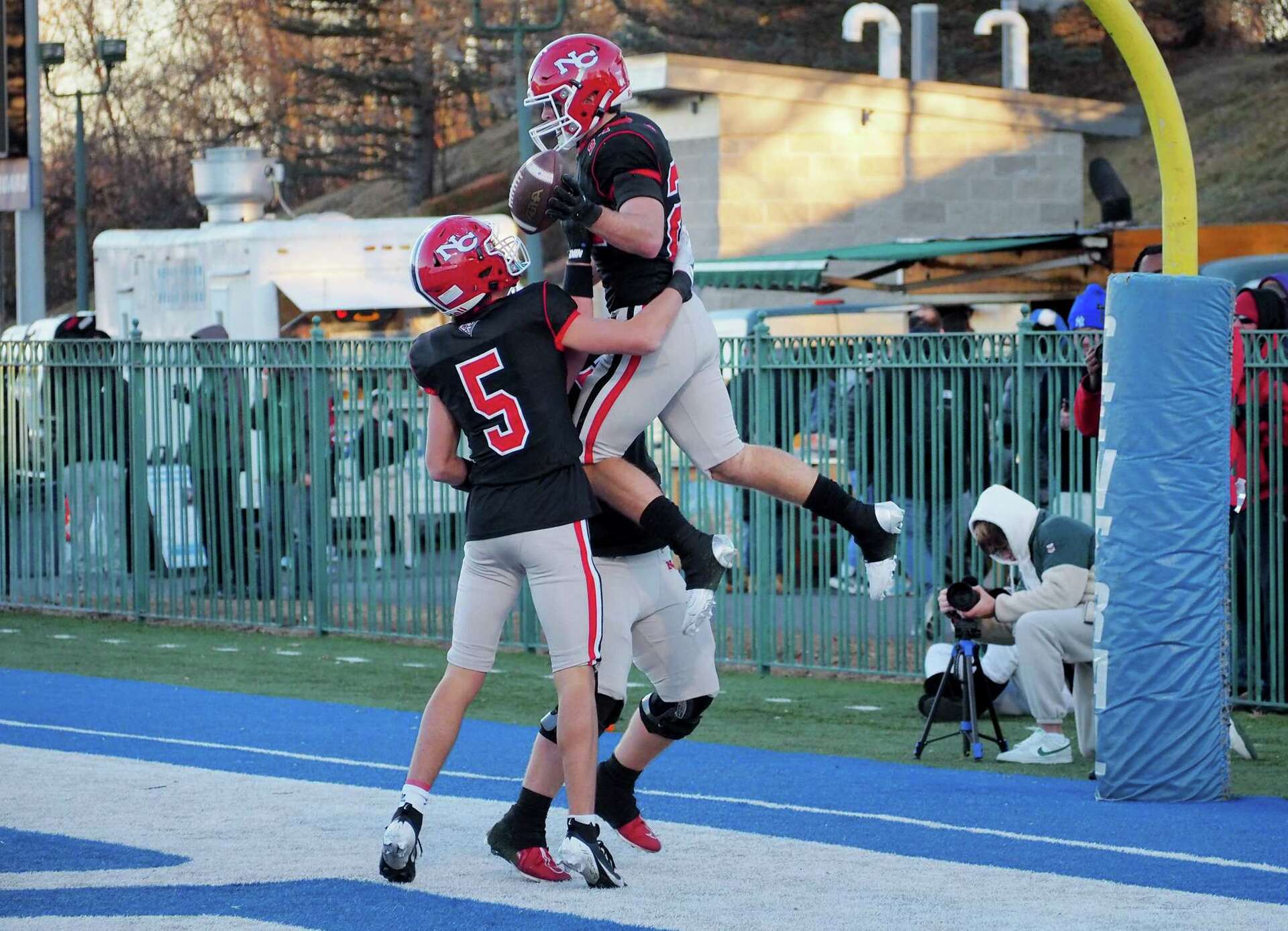 New Canaan holds off Darien for 15th CIAC football championship