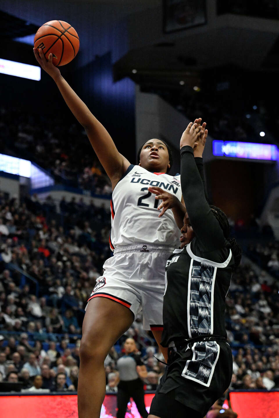 Where does Sarah Strong rate among UConn women's basketball freshmen?