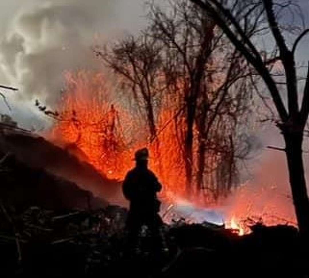 Firefighters in Shelton on second day in battle again brush fire