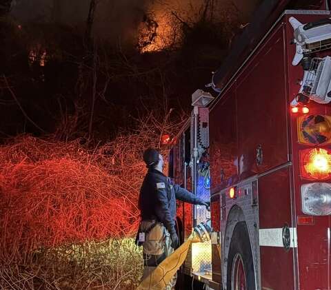Firefighters in Shelton on second day in battle again brush fire