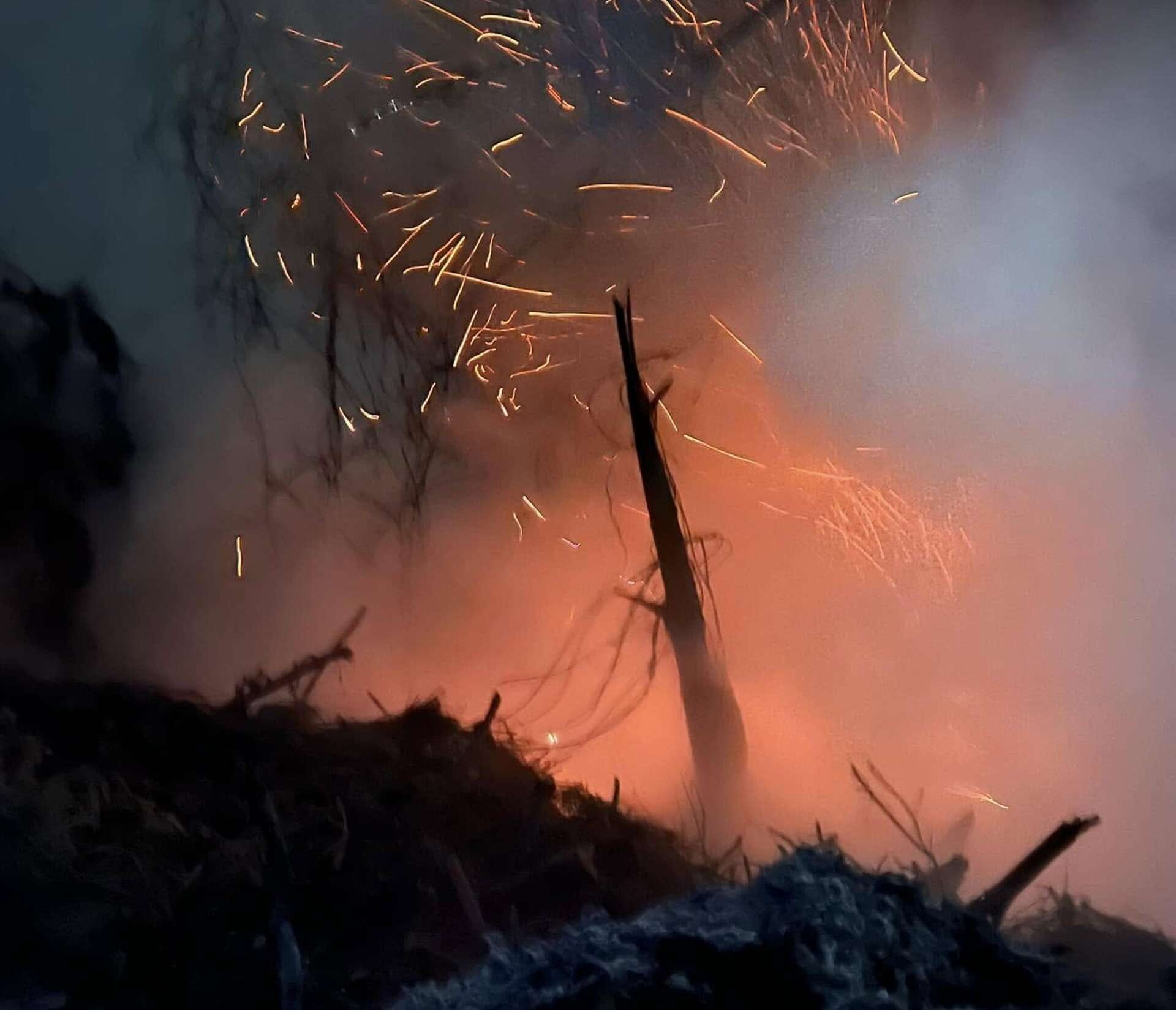 Firefighters in Shelton on second day in battle again brush fire