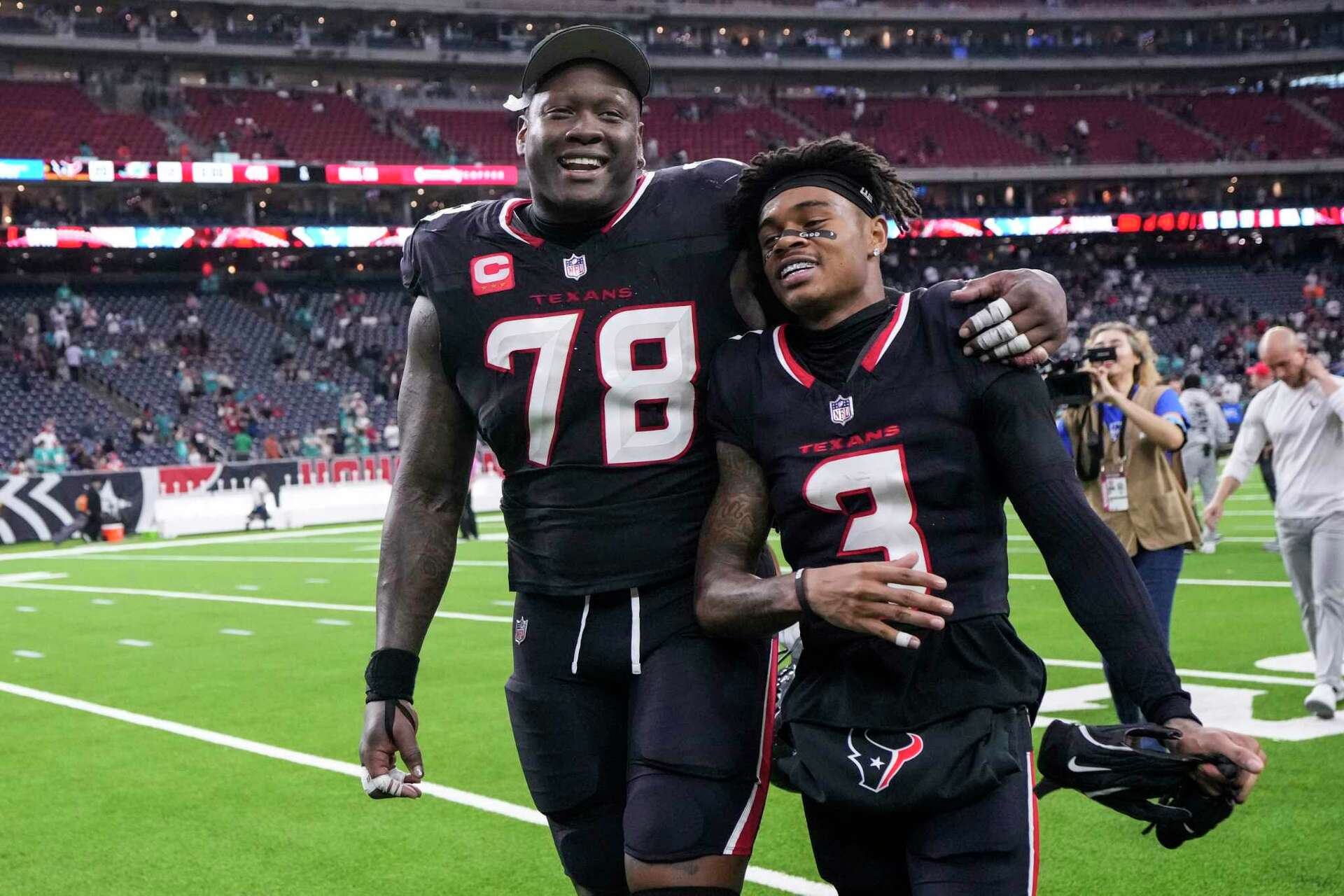 Houston Texans trade LT Laremy Tunsil to Washington Commanders