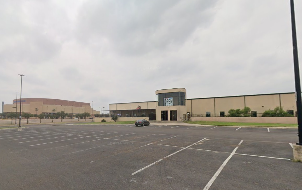 Oregon QB Dante Moore says he'll return to the Ducks rather than ...