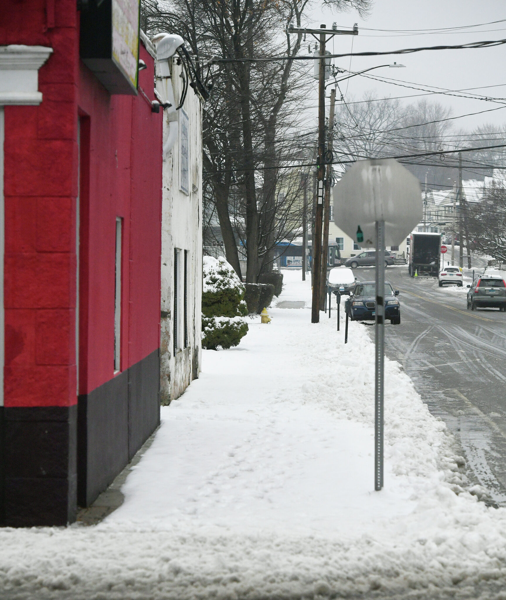 How much snow did Connecticut get on Monday?