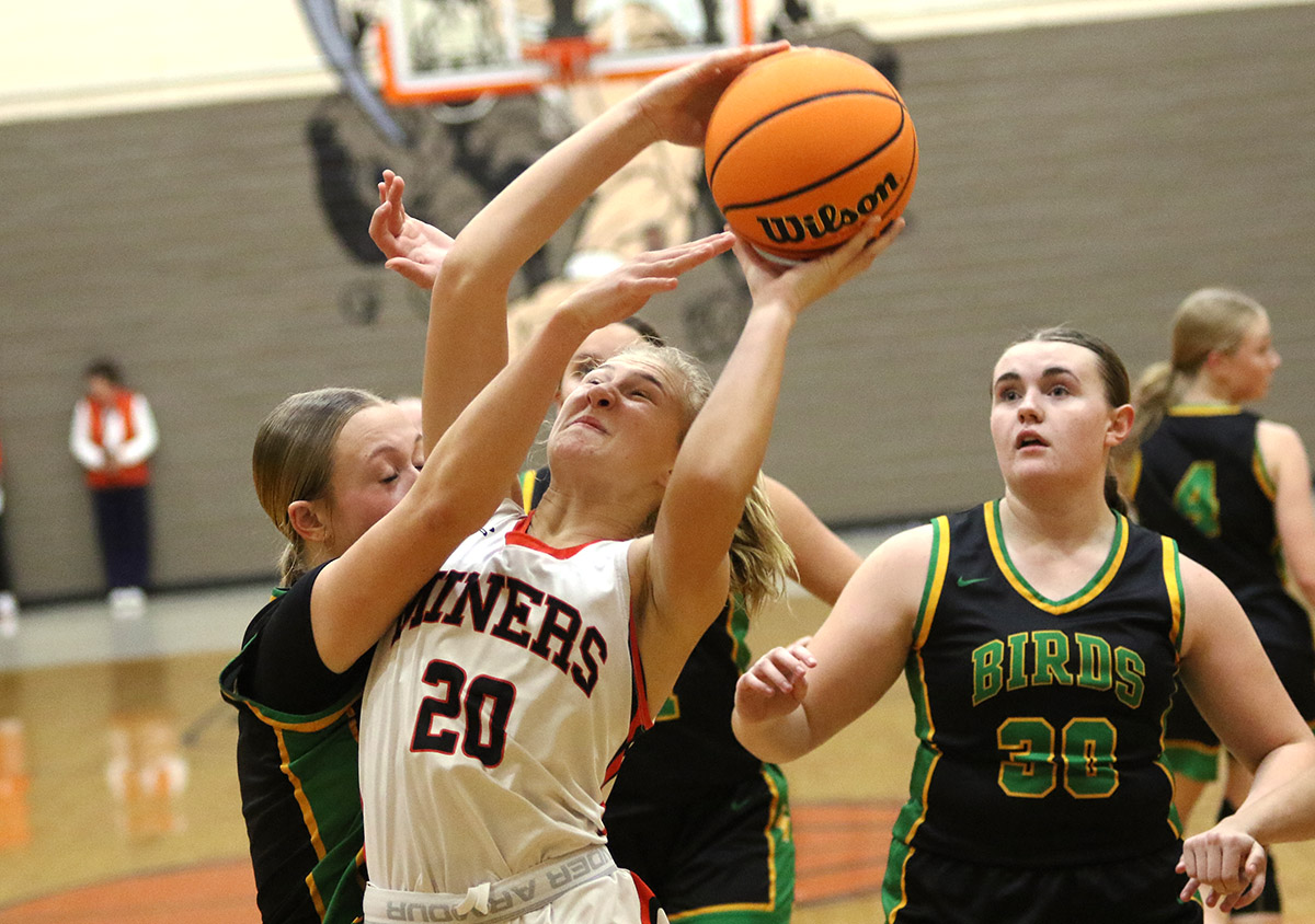 MONDAY GIRLS BASKETBALL: Nine for Gillespie, 99 for Staunton coach