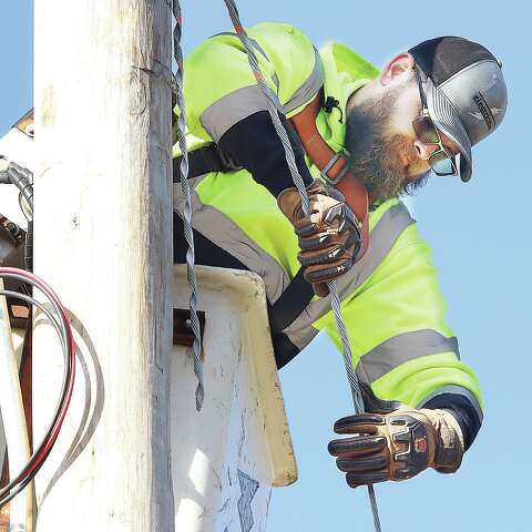 Electrico installs new utility pole, flashing light in Alton
