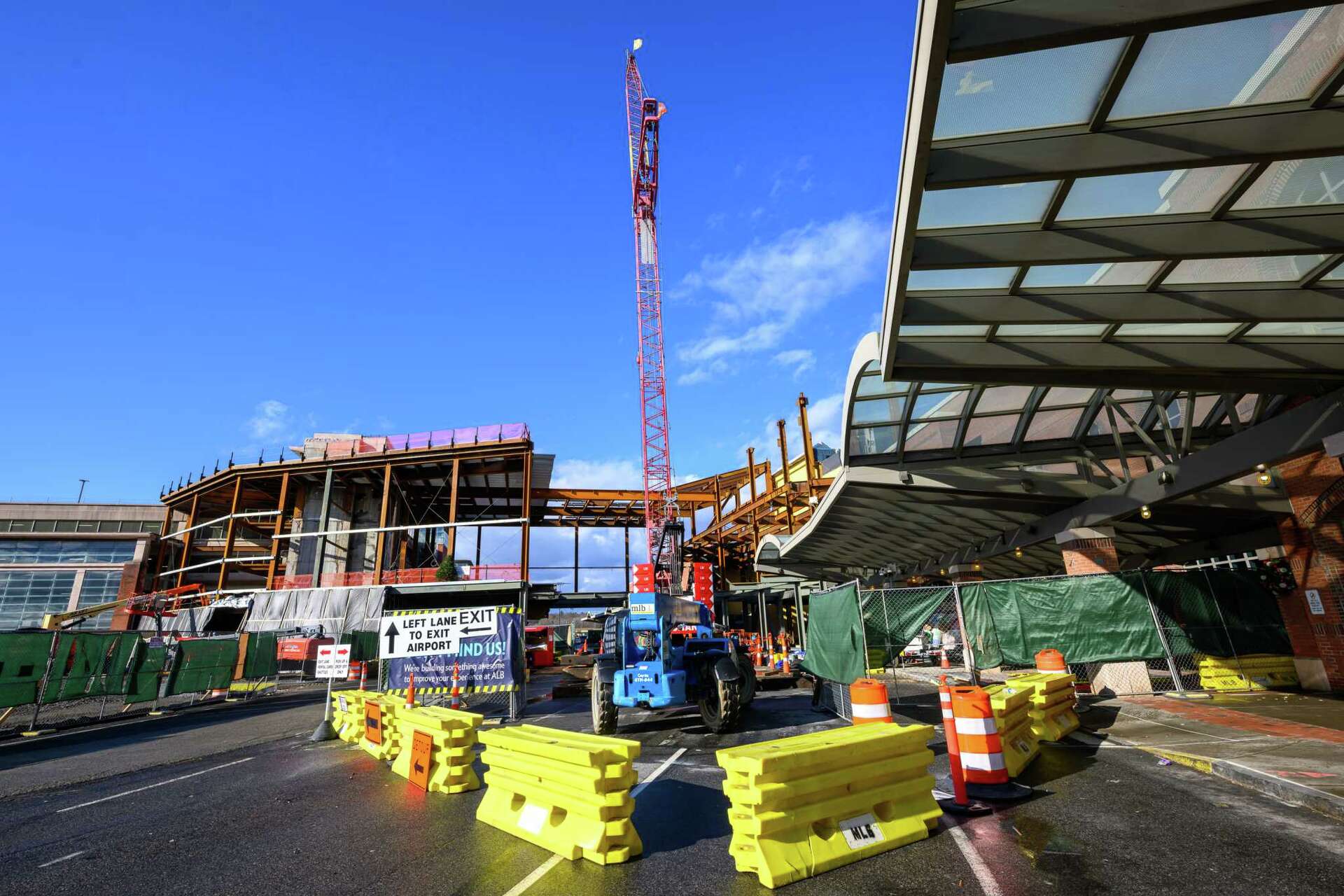 Despite new signs, confusion remains at Albany International Airport