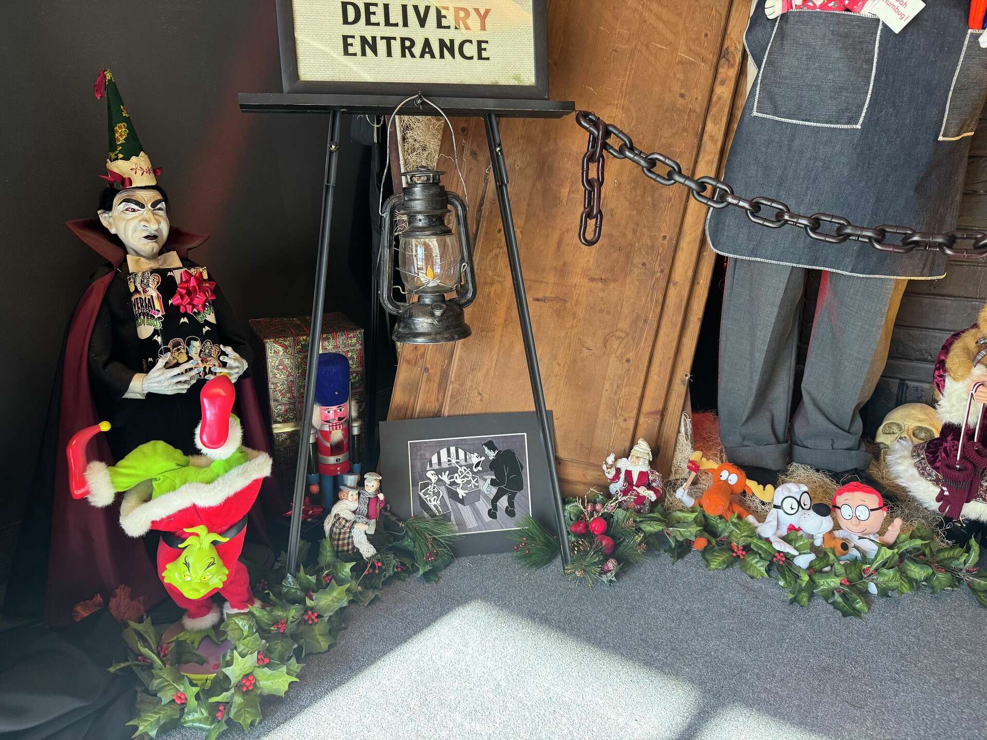 CT's Witch’s Dungeon Classic Movie Museum hosts Monster’s Holiday