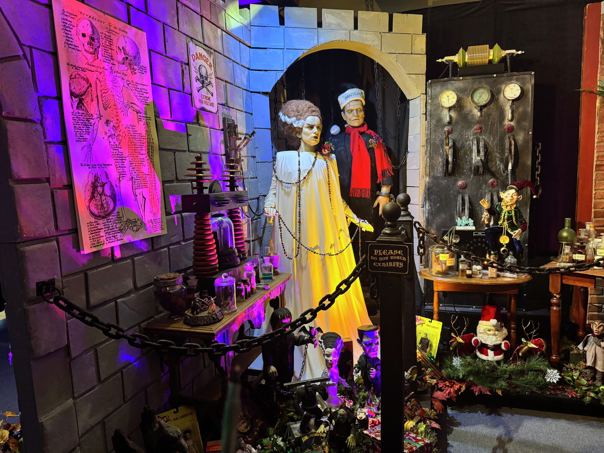 CT's Witch’s Dungeon Classic Movie Museum hosts Monster’s Holiday