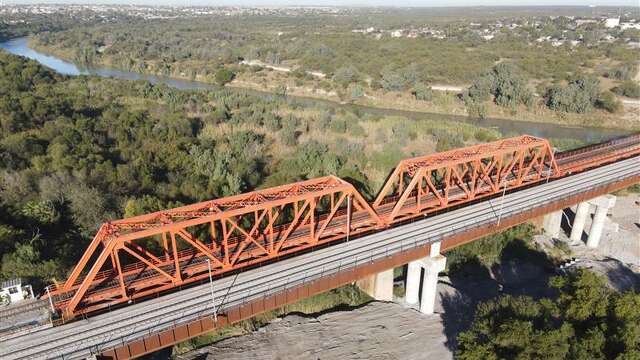 New Rio Grande railway bridge doubles U.S.-Mexico freight capacity