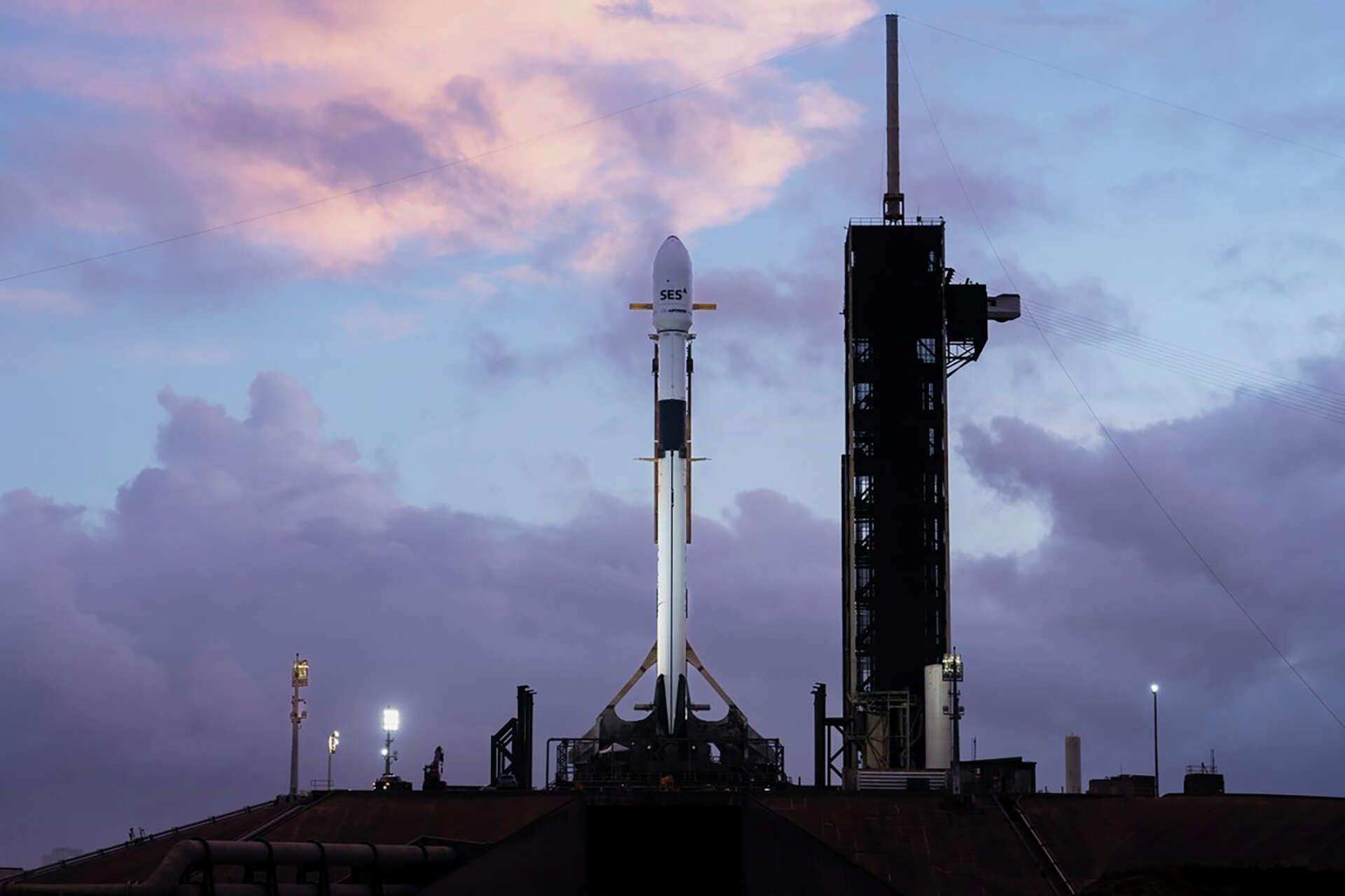 SpaceX completes 3 rocket launches, one landing in 22 hours