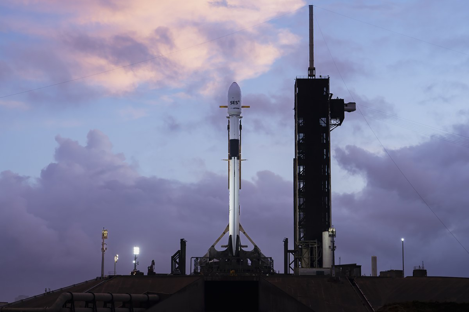 SpaceX completes 3 rocket launches, one landing in 22 hours