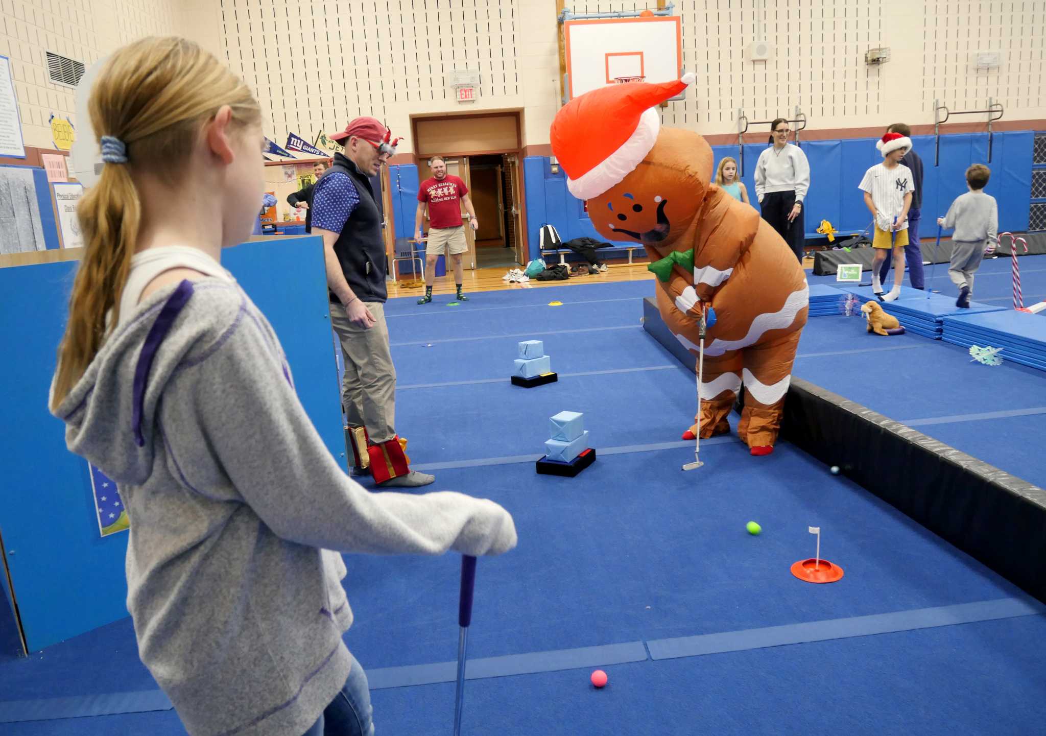 In Photos: Greenwich families play golf on new Buddy the Elf course