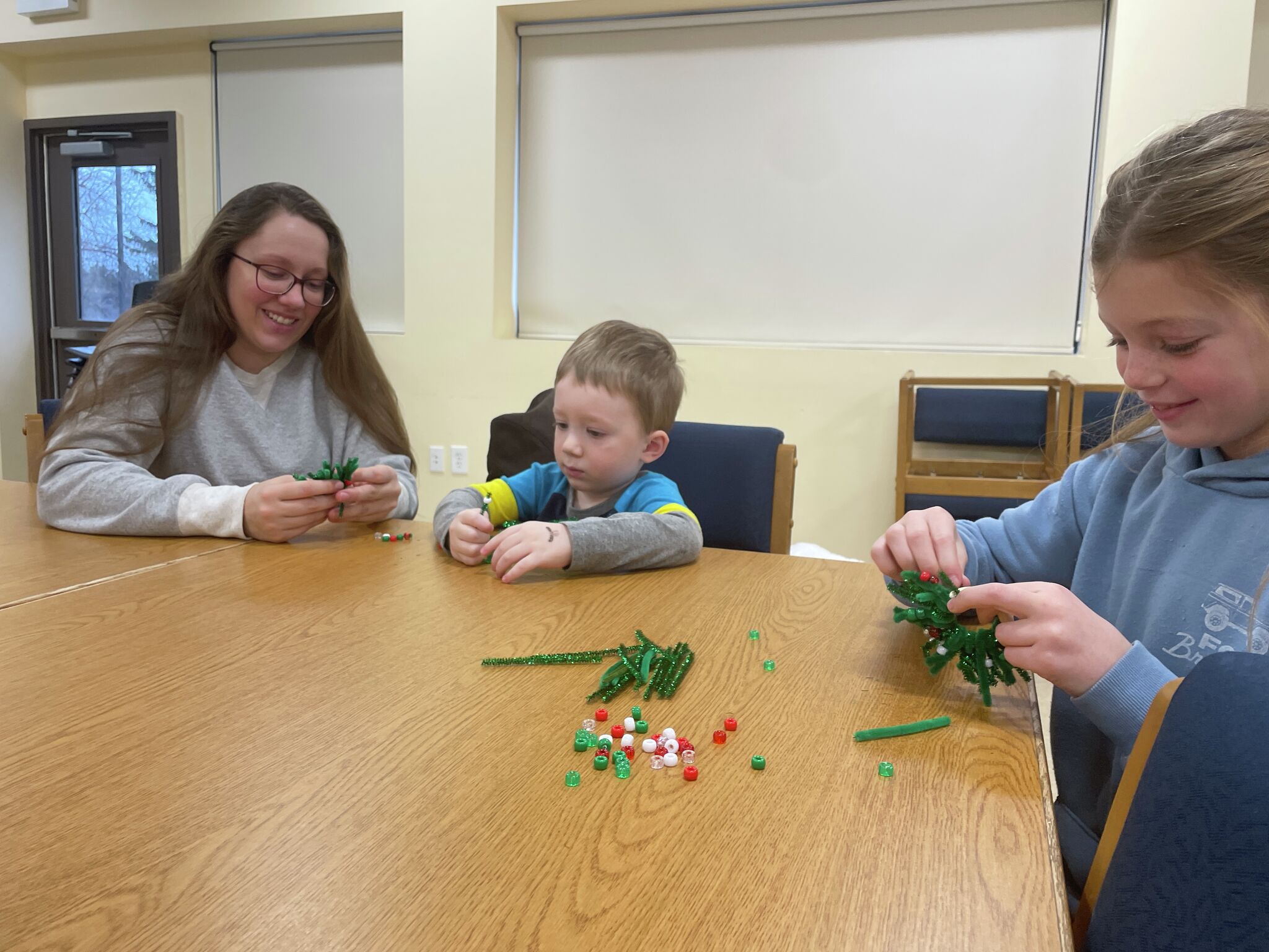 Reed City Michigan library hosts Christmas crafts for kids