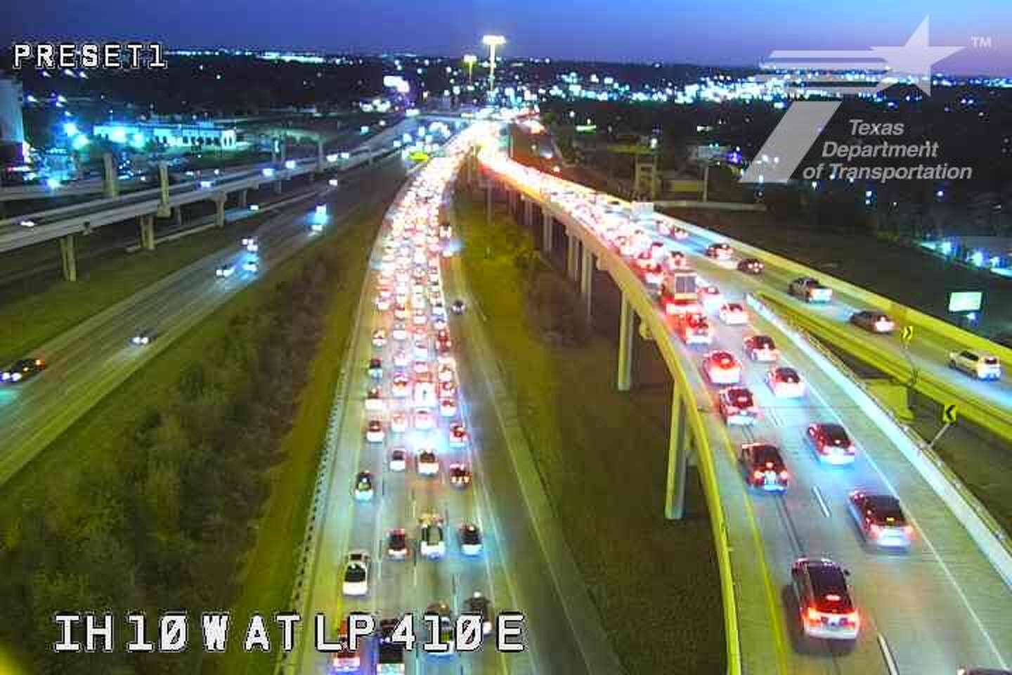 Handful of crashes close multiple lanes on San Antonio highways