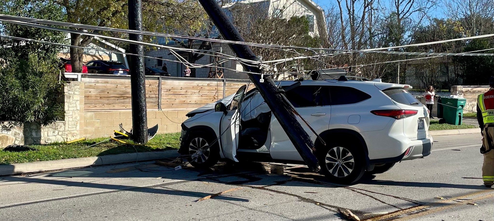 Boerne car crash into utility pole knocks out power for 50